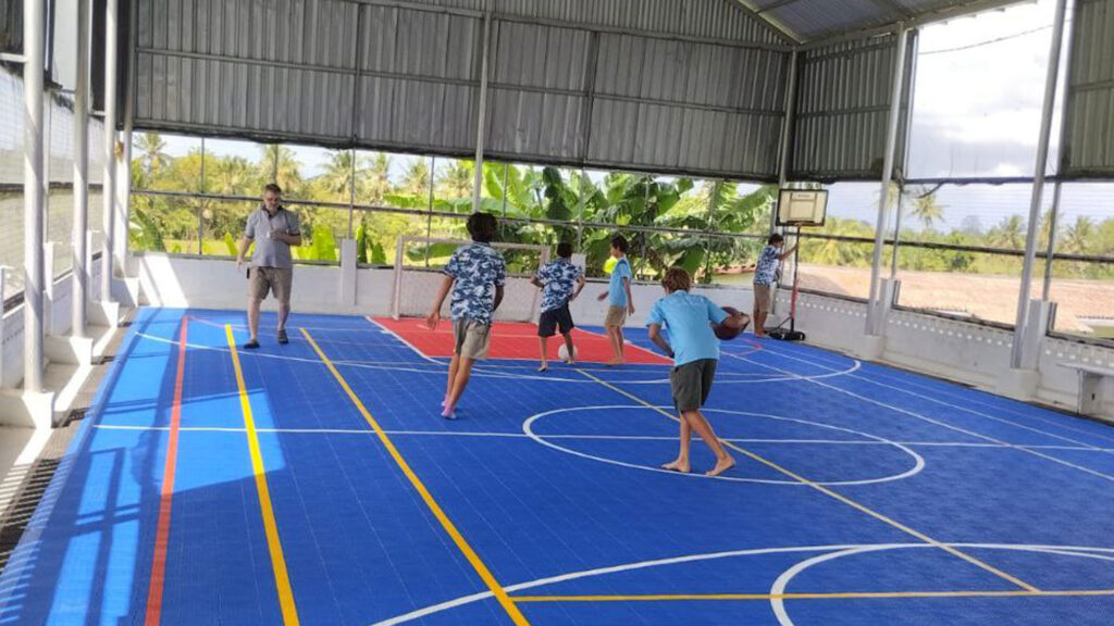 Pemasangan Lapangan Multi Fungsi untuk Skywalker Academy di Bali – PT ...