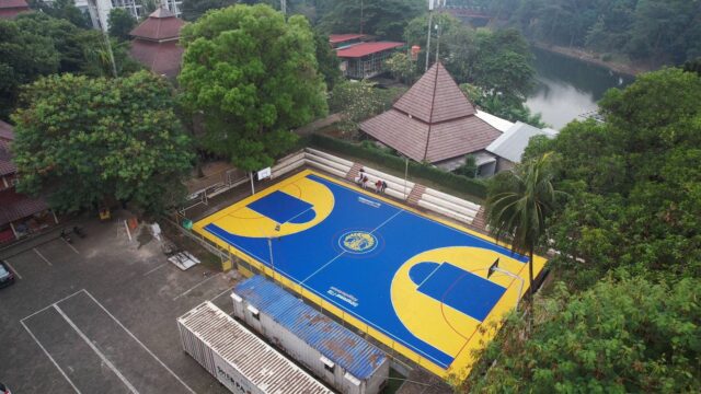 Pemasangan Lapangan Basket dan Futsal untuk Fakultas Teknik Universitas ...