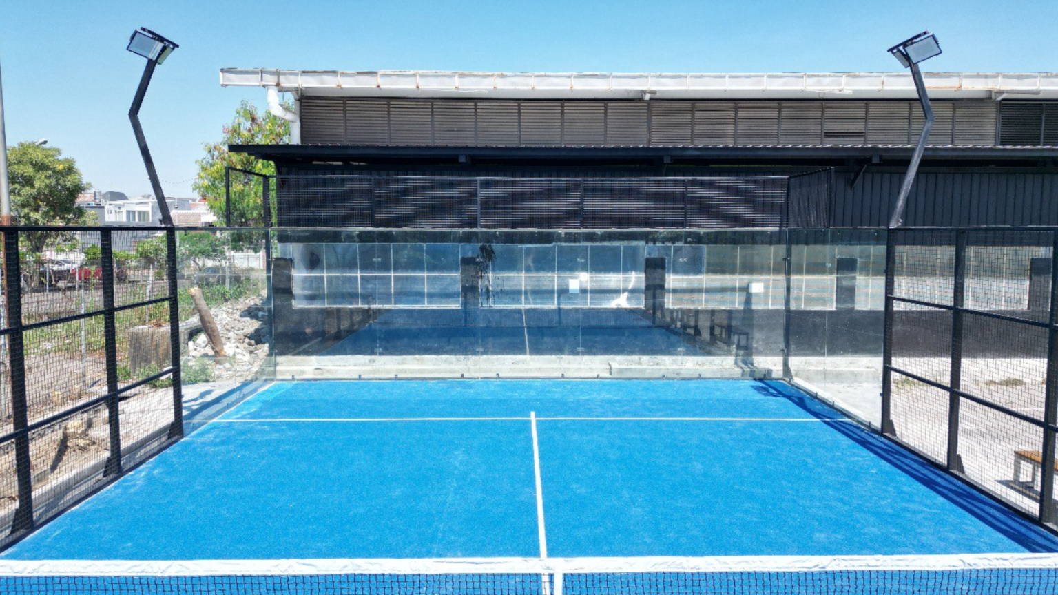 Lapangan Padel Pertama di Surabaya, Jawa Timur – PT Eastmatix Universal ...